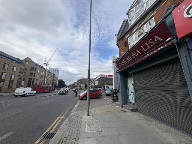High Road, London N20 2 bed apartment to rent £1,750 pcm £404 pw
