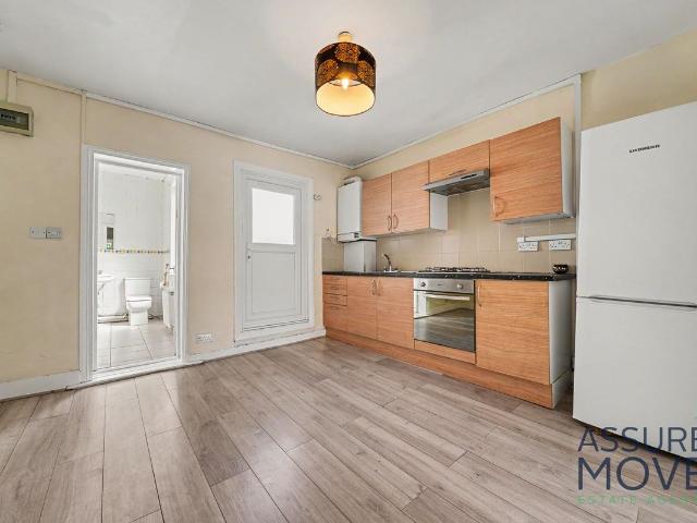 High Road, London N20, 2 bed flat to rent, £1,550 pcm | PrimeLocation