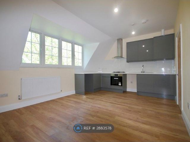 High Road, London N20, 2 bed flat to rent, £1,950 pcm | PrimeLocation