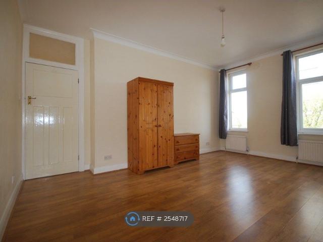 High Road, London N20, 2 bed flat to rent, £1,950 pcm | PrimeLocation