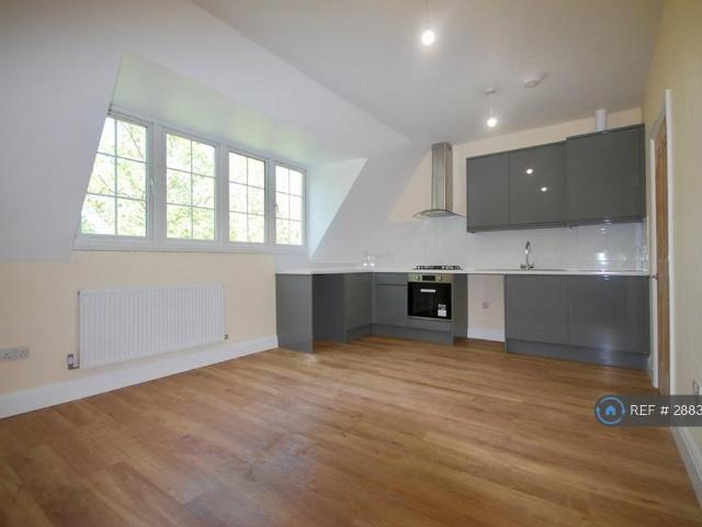 High Road, London, N20 2 bed flat to rent £1,950 pcm £450 pw