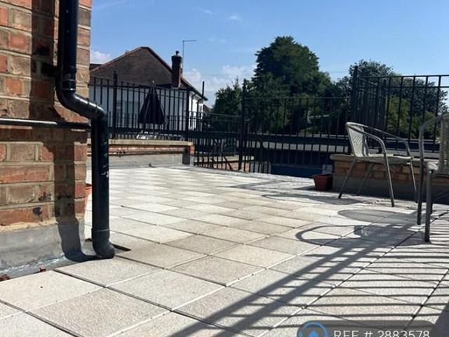 High Road, London, N20 2 bed flat to rent £1,950 pcm £450 pw