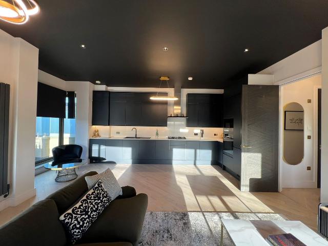 High Road, London N20, 2 bed flat to rent, £5,500 pcm | PrimeLocation