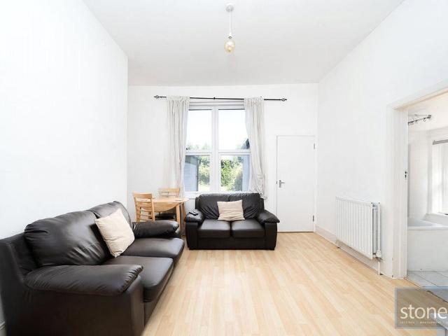 High Road, London, N20 3 bed apartment to rent £2,400 pcm £554 pw