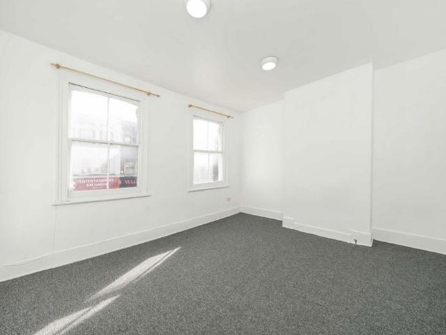 High Road, London N22 3 bed flat to rent £2,250 pcm £519 pw