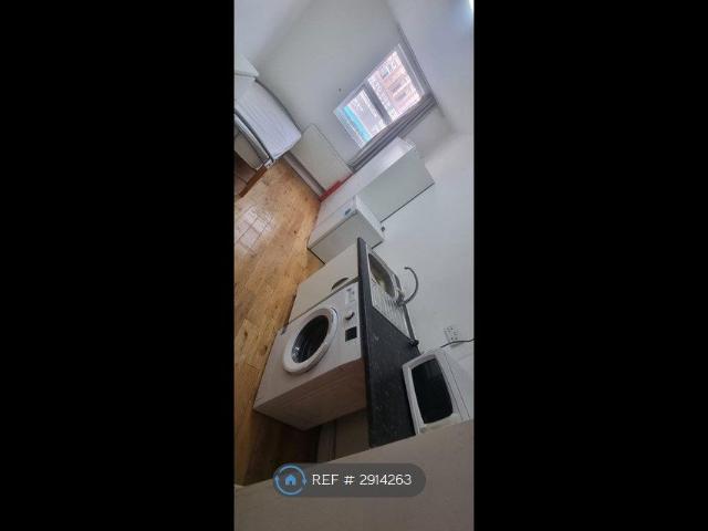 High Road, London N22, Studio to rent, £1,350 pcm | PrimeLocation