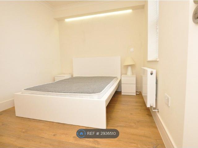 High Road, London N2, 1 bed flat to rent, £1,575 pcm | PrimeLocation