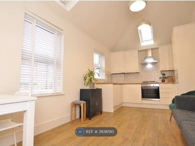 High Road, London N2, 1 bed flat to rent, £1,650 pcm | PrimeLocation