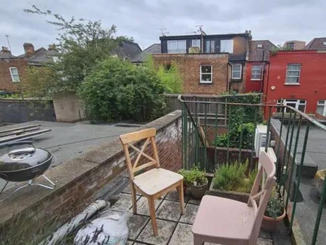 High Road, London, N2 9DZ, United Kingdom | 3 bed apartment for rent #140225493 | Rentberry
