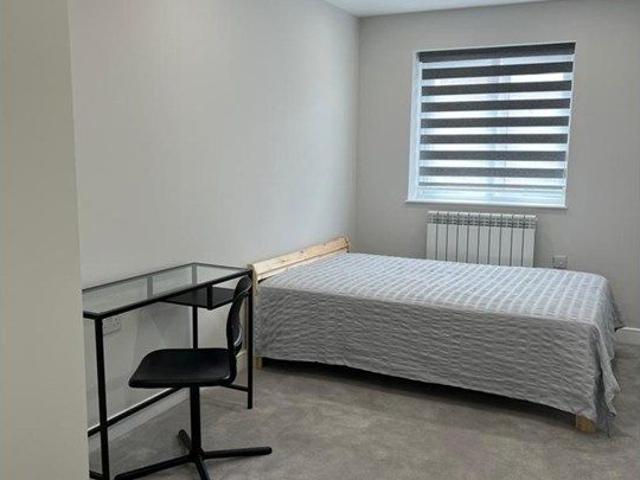 High Road, London N3, Room to rent, £900 pcm | PrimeLocation
