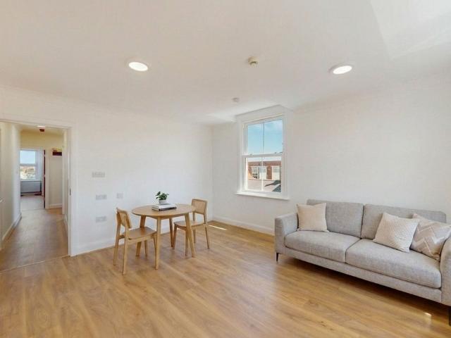High Road, London NW10, 3 bed flat to rent, £3,250 pcm | PrimeLocation