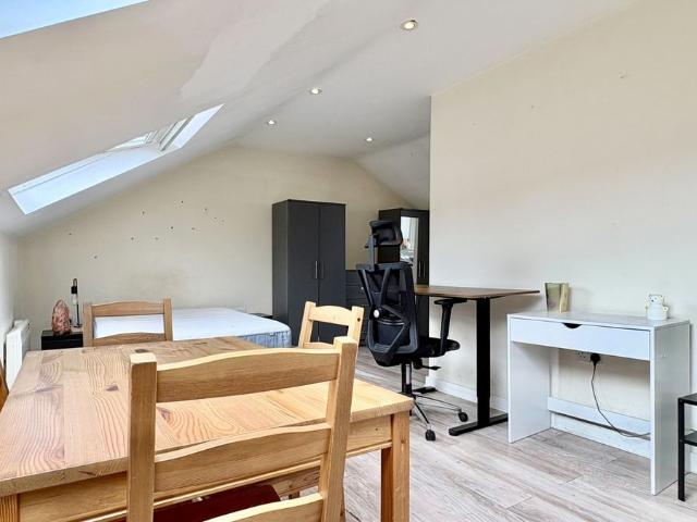 High Road, London NW10, 1 bed flat to rent, £1,250 pcm | PrimeLocation
