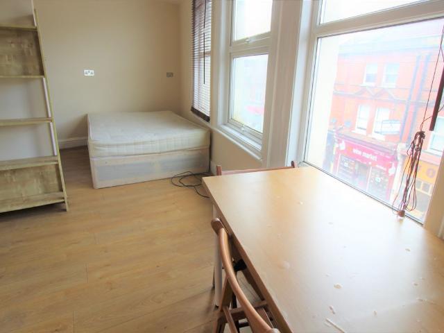 High Road, London NW10, Studio to rent, £1,000 pcm | PrimeLocation