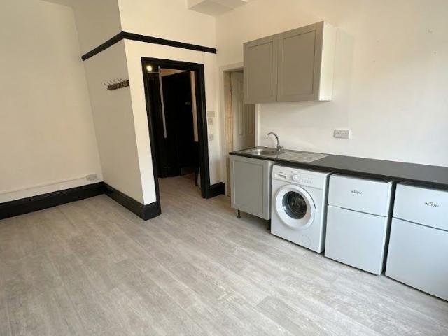 High Road, London NW10, Studio to rent, £1,350 pcm | PrimeLocation