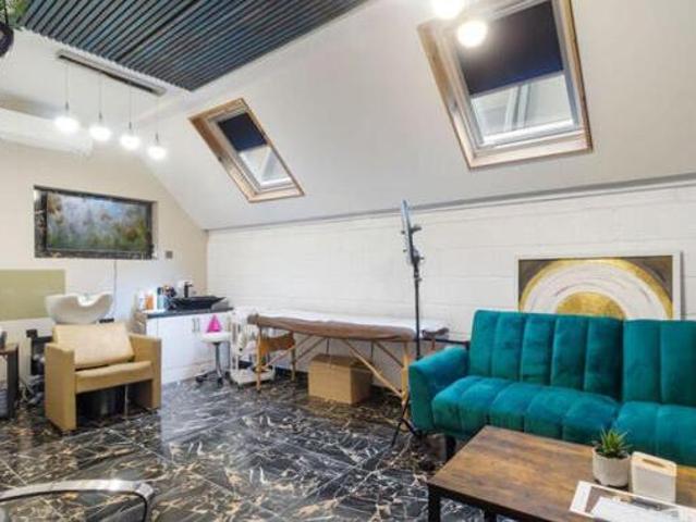 High Road, London, Hairdressers Or Barber