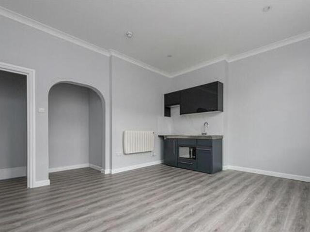 High Road, London, Studio Flat For