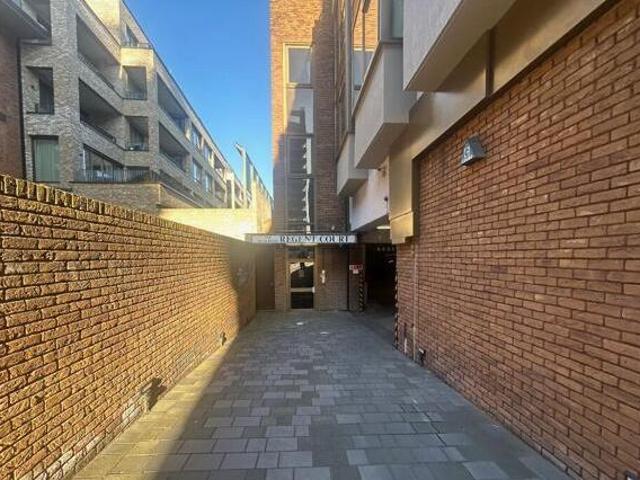 High Road, London, 1 Bedroom Flat