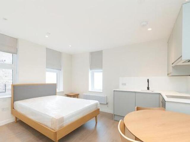 High Road, London, 1 Bedroom Flat