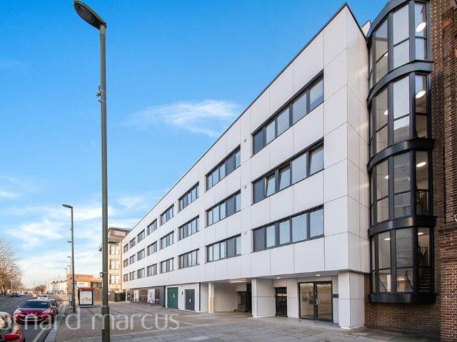 High Road, LONDON 2 bed flat to rent £1,990 pcm £459 pw