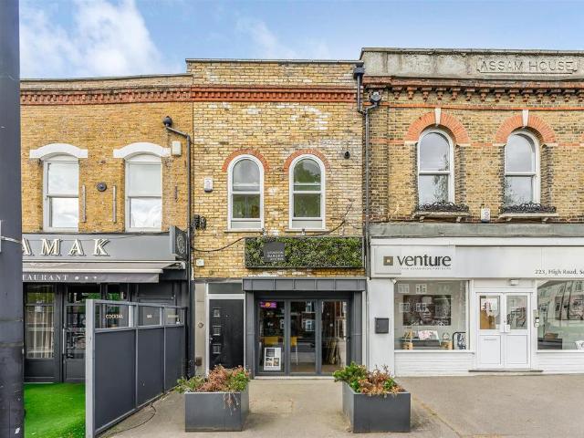 High Road, London 2 bed house to rent £1,775 pcm £410 pw
