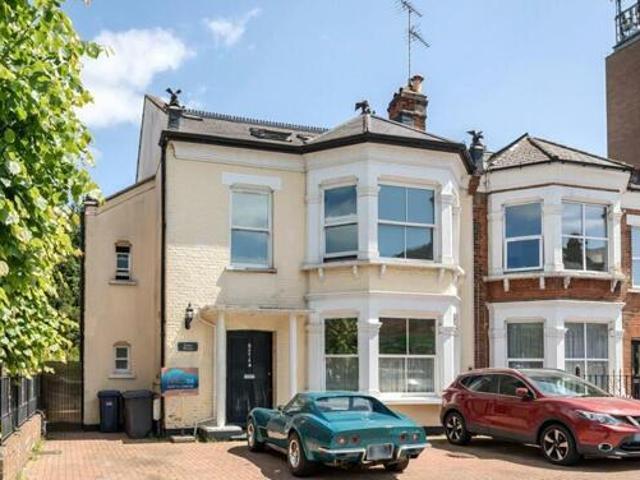High Road, London, 6 Bedroom House