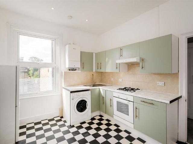 High Road, Leyton, E10 1 bed flat to rent £1,600 pcm £369 pw