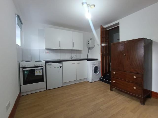 High Road Leyton E10, Studio to rent, £1,500 pcm | PrimeLocation