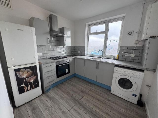 High Road Leyton, Leyton E10 6RF 2 bed flat to rent £1,650 pcm £381 pw