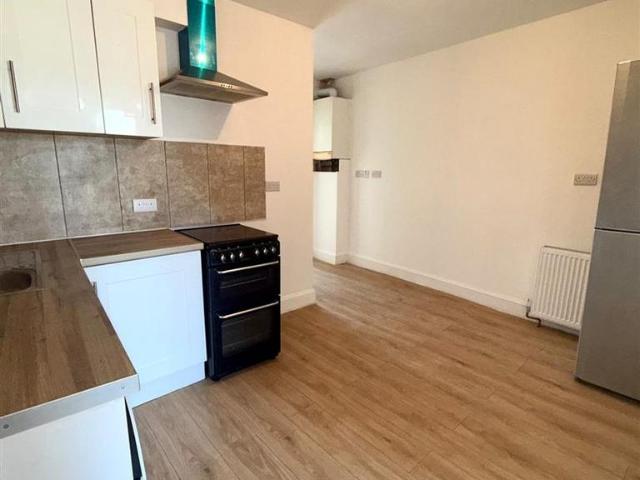 High Road Leyton, London 3 bed flat to rent £1,950 pcm £450 pw