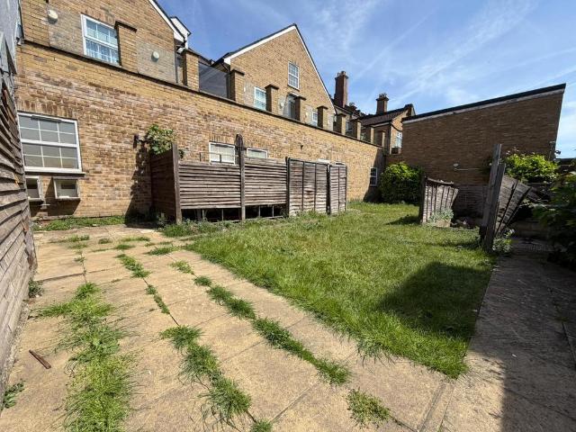 High Road Leyton, London E10 1 bed flat to rent £1,700 pcm £392 pw