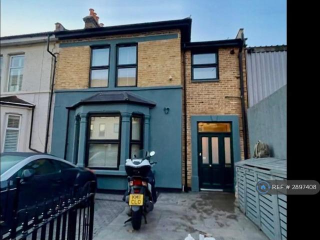 High Road Leyton, London, E10 1 bed flat to rent £1,600 pcm £369 pw