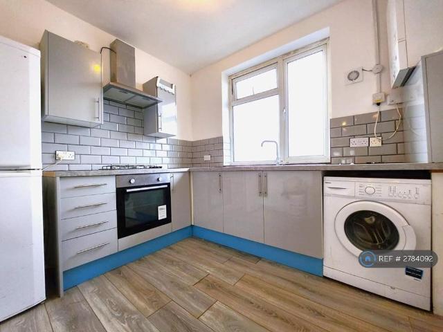High Road Leyton, London, E10 2 bed flat to rent £1,650 pcm £381 pw