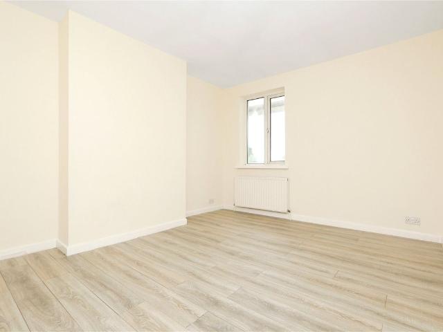 High Road, Leyton, London E10, 2 bed flat to rent, £1,650 pcm | PrimeLocation
