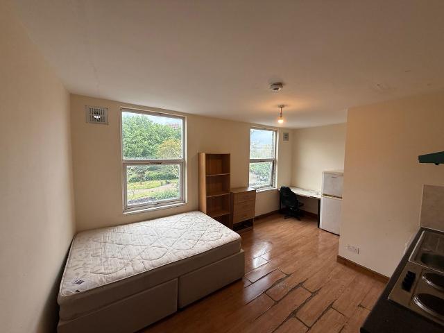 High Road Leyton, London E10, Studio to rent, £1,050 pcm | PrimeLocation