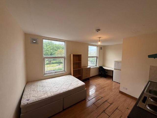 High Road Leyton, London E10 Studio to rent £1,050 pcm £242 pw