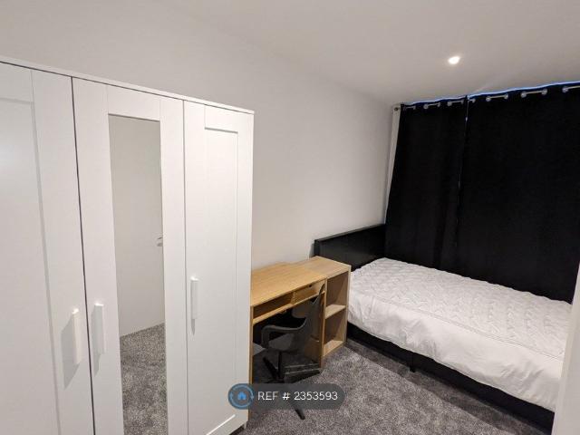 High Road Leyton, London E10, Room to rent, £900 pcm | PrimeLocation