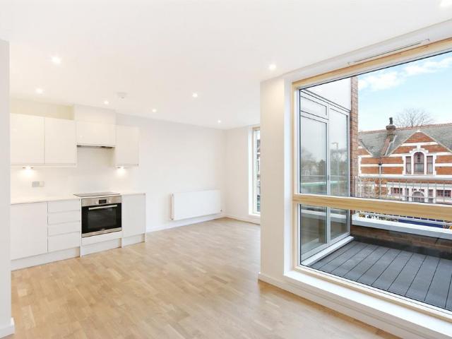 High Road, Leyton, Waltham Forest. 1 bed apartment to rent £1,750 pcm £404 pw