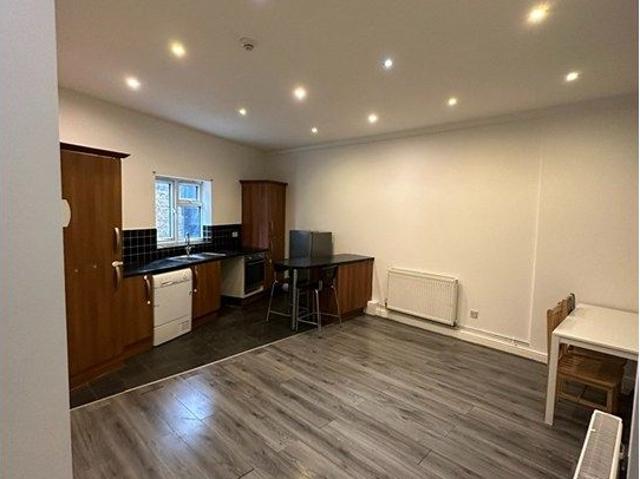 High Road Leytonstone, London E11, 1 bed flat to rent, £1,500 pcm | PrimeLocation