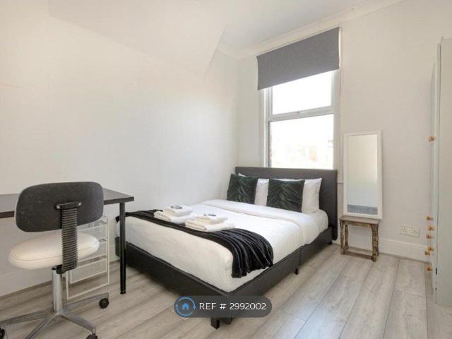 High Road Leytonstone, Waltham Forest, London E11, 2 bed flat to rent, £1,995 pcm | PrimeLocation