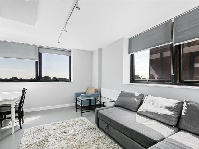 High Road, N12, London