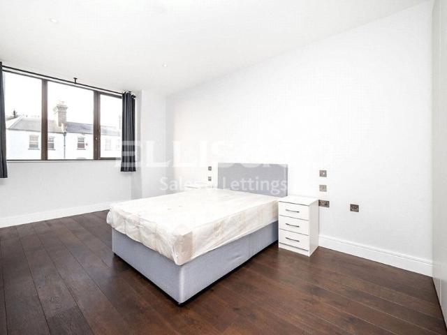 High Road, N20, Whetstone