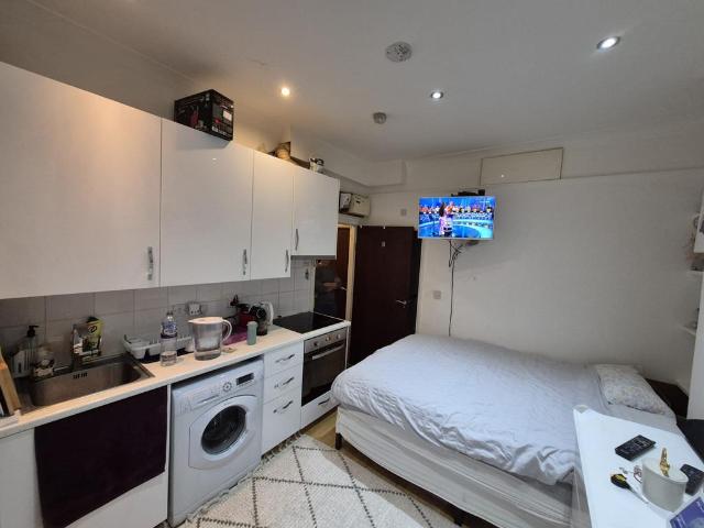High Road, N22 Studio to rent £1,150 pcm £265 pw