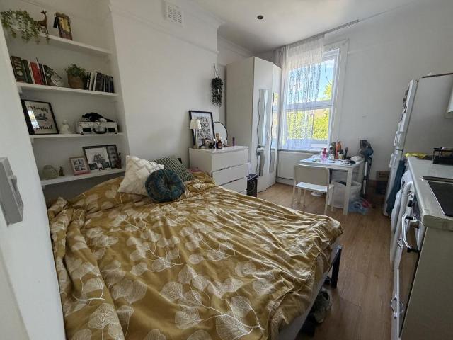 High Road, N22 Studio to rent £1,150 pcm £265 pw