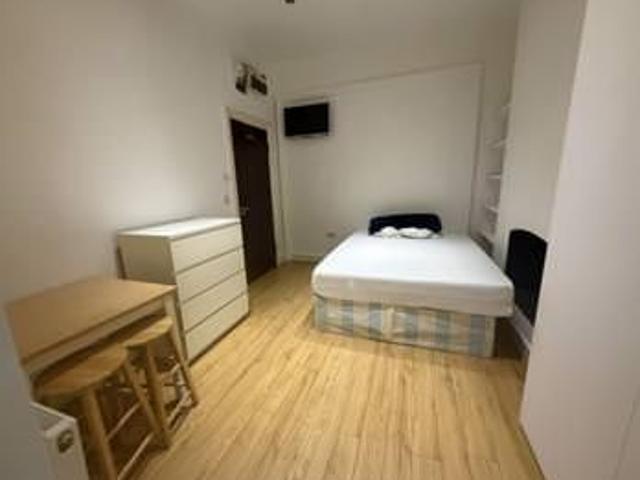 High Road N22, Studio to rent, £1,200 pcm | PrimeLocation