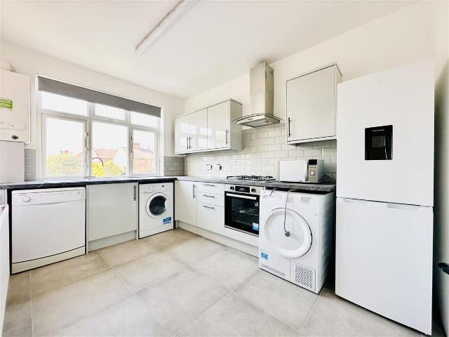 High Road, Nottingham NG9, 3 bed shared accommodation to rent, £1,625 pcm | PrimeLocation