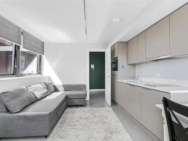 High Road, North Finchley, London, N12 1 bed apartment to rent £1,600 pcm £369 pw