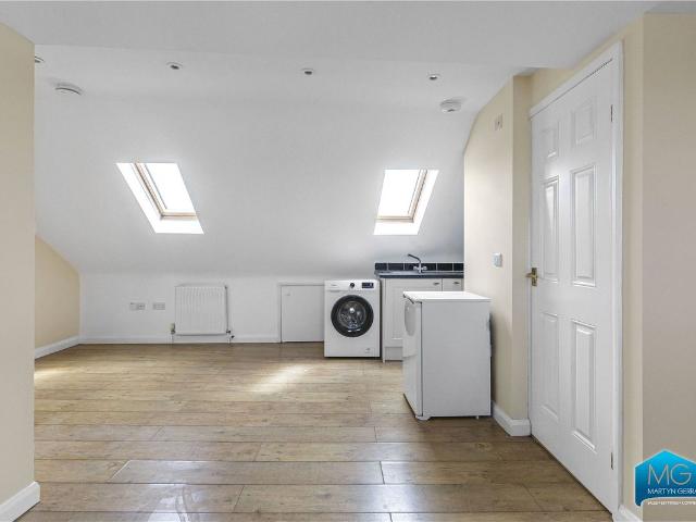 High Road, North Finchley, London N12, Studio to rent, £1,250 pcm | PrimeLocation