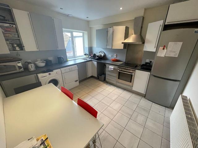 High Road, North Finchley N12, Room to rent, £875 pcm | PrimeLocation