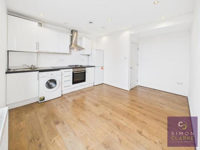 High Road, North Finchley, N12 1 bed flat to rent £1,485 pcm £343 pw