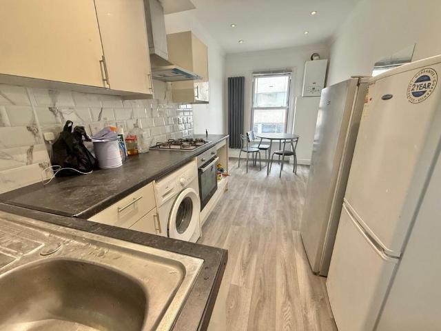 High Road, North Finchley Studio to rent £1,050 pcm £242 pw